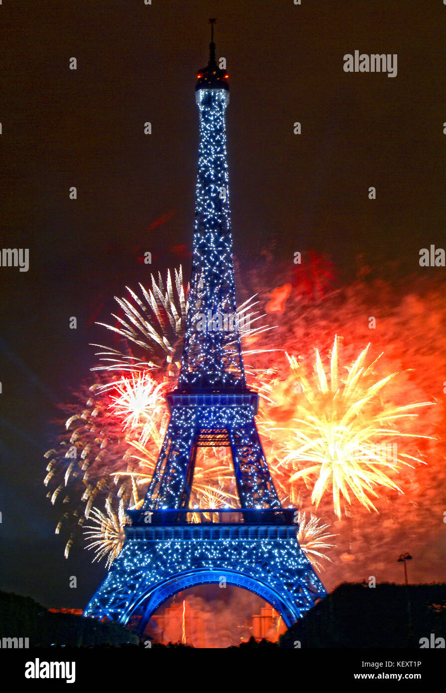 Fireworks around the Eiffel Tower on Bastille Day, 2004 in Paris ...