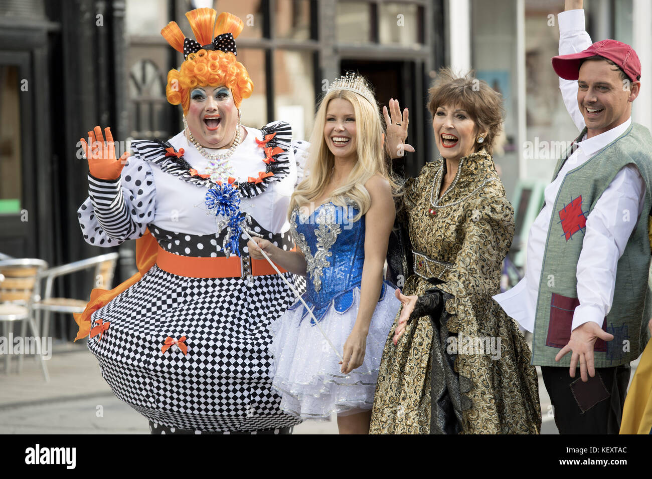 Actor simon grant hi-res stock photography and images - Alamy