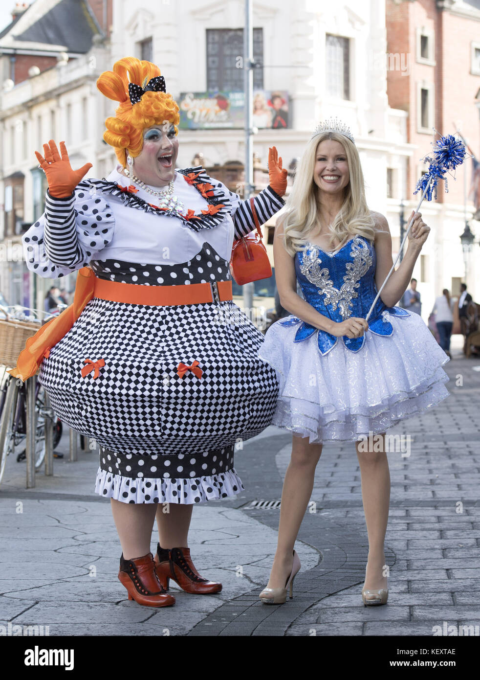 Actor simon grant hi-res stock photography and images - Alamy