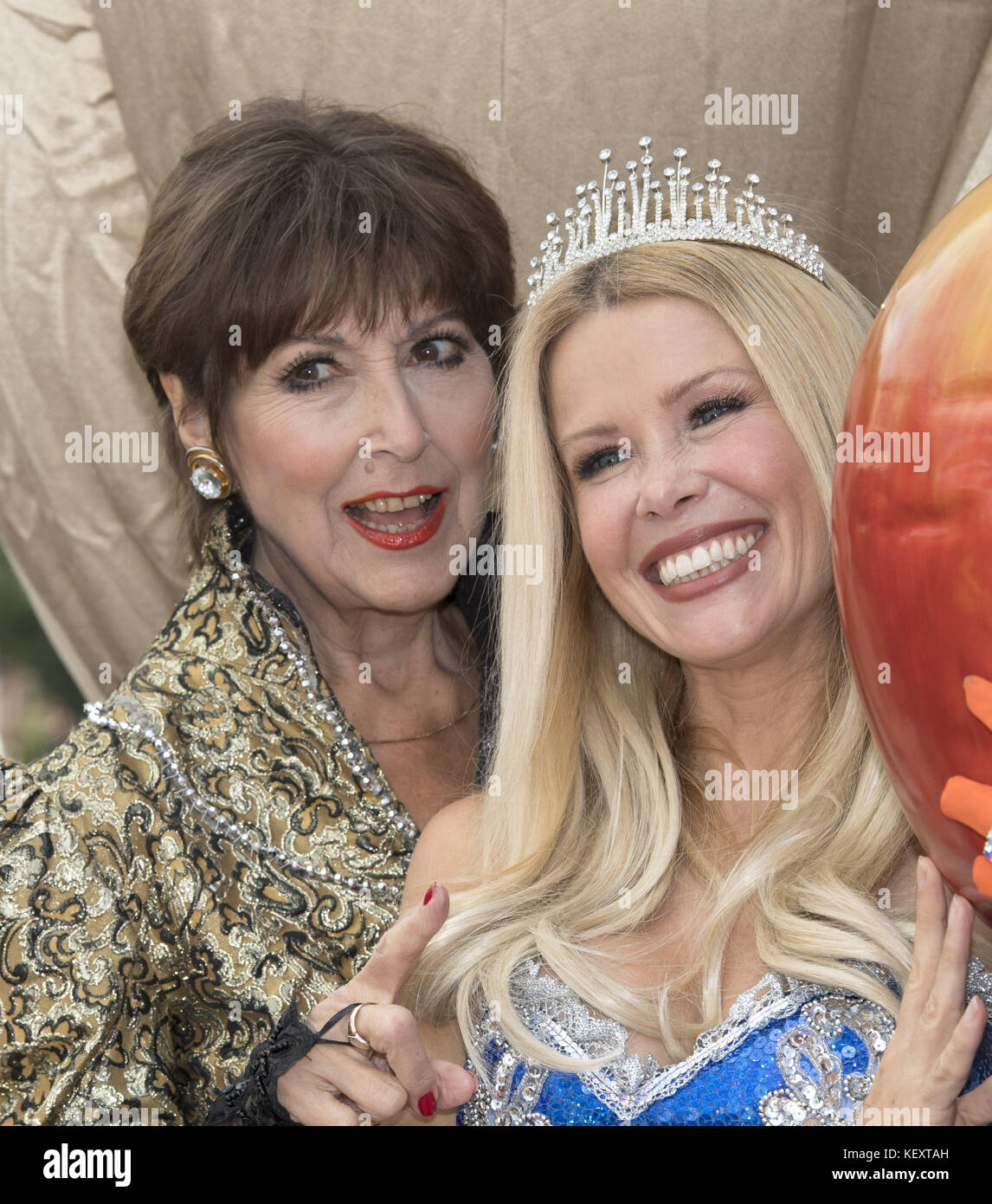 Actor simon grant hi-res stock photography and images - Alamy