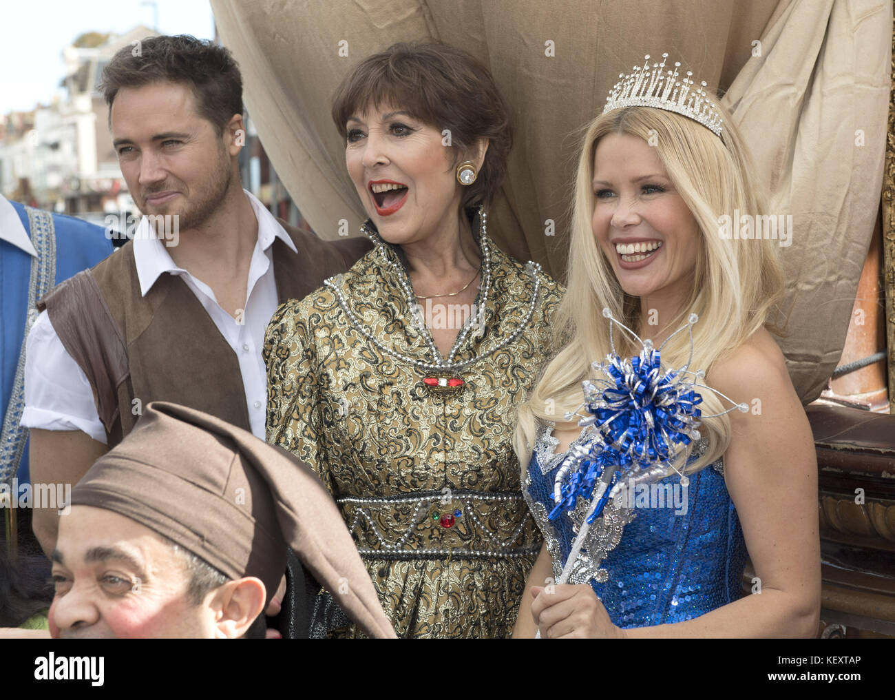 Actor simon grant hi-res stock photography and images - Alamy