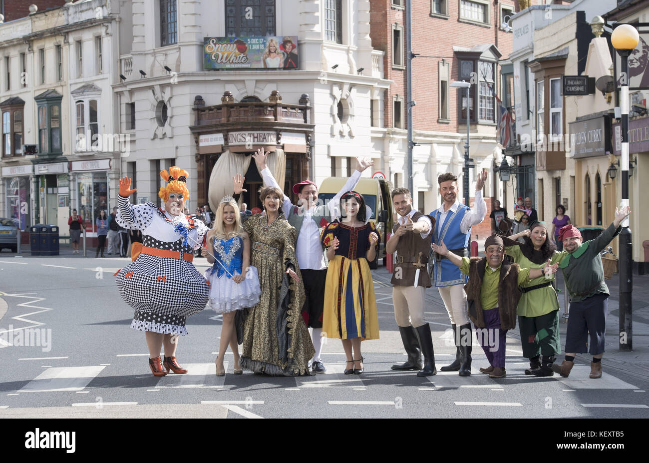 Actor simon grant hi-res stock photography and images - Alamy