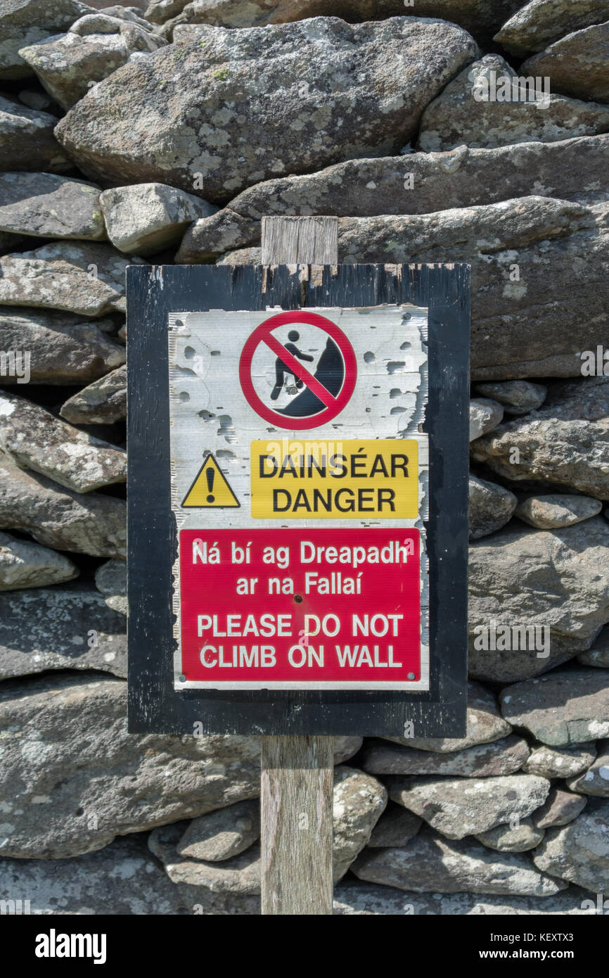 Safety fence health and safety sign hi-res stock photography and images ...