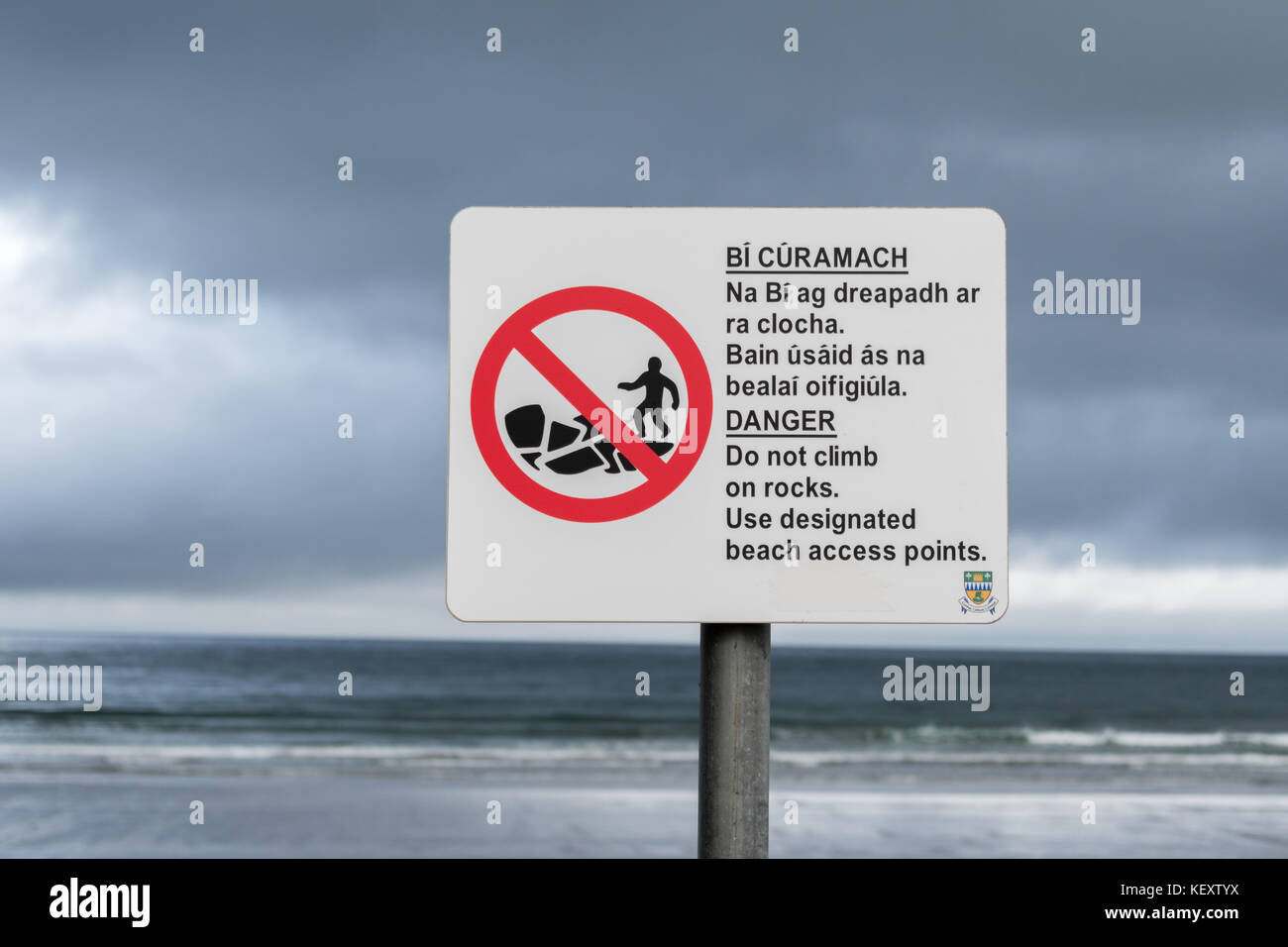 Bilingual warning sign hi-res stock photography and images - Alamy