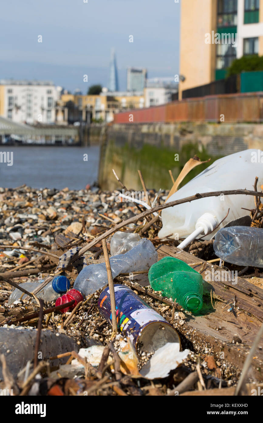Volunteer clean up of the river Thames in London. Plastic pollution in ...