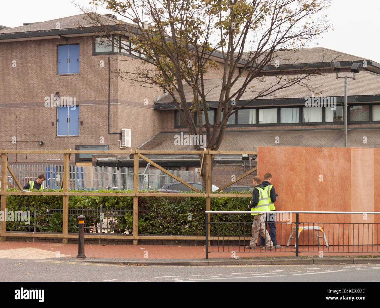 Men working to fence off former Hull Daily Mai, building car park ...