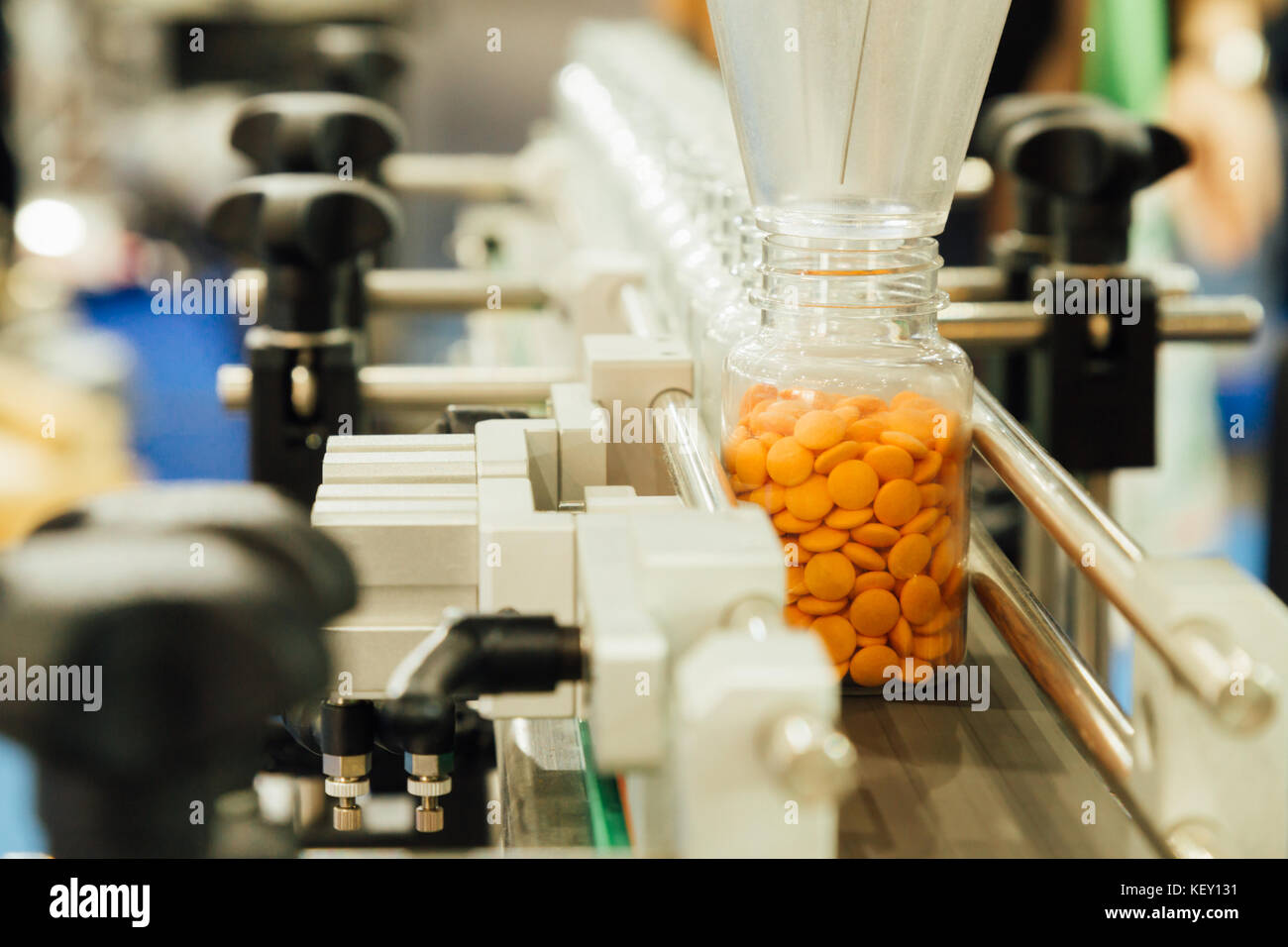 Pharmaceutical Manufacturing Process Stock Photos & Pharmaceutical ...