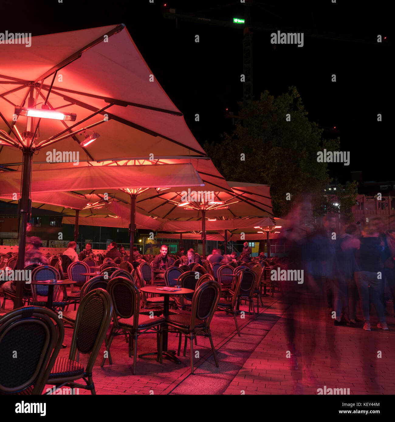 Outdoor nightlife hi-res stock photography and images - Alamy