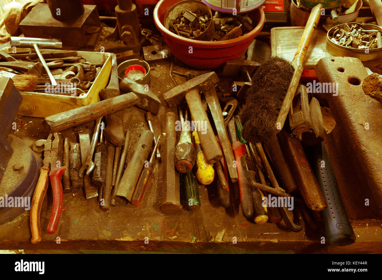 Old garage workshop hi-res stock photography and images - Alamy