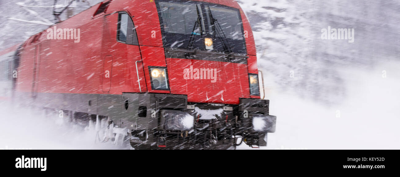 Blizzard on the railway hi-res stock photography and images - Alamy