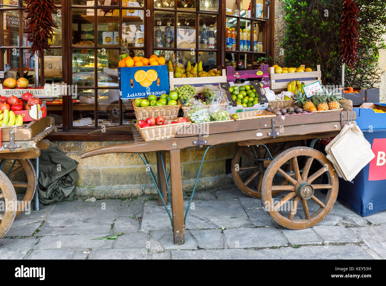 Fruit Barrow Stock Photos & Fruit Barrow Stock Images - Alamy