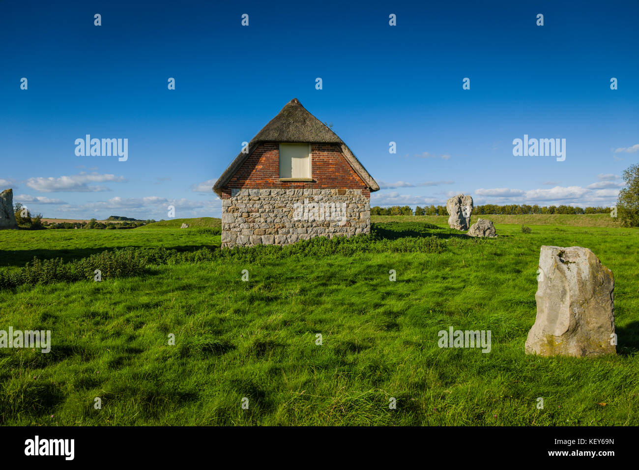 Traditional old thatched roof stone hi-res stock photography and images ...