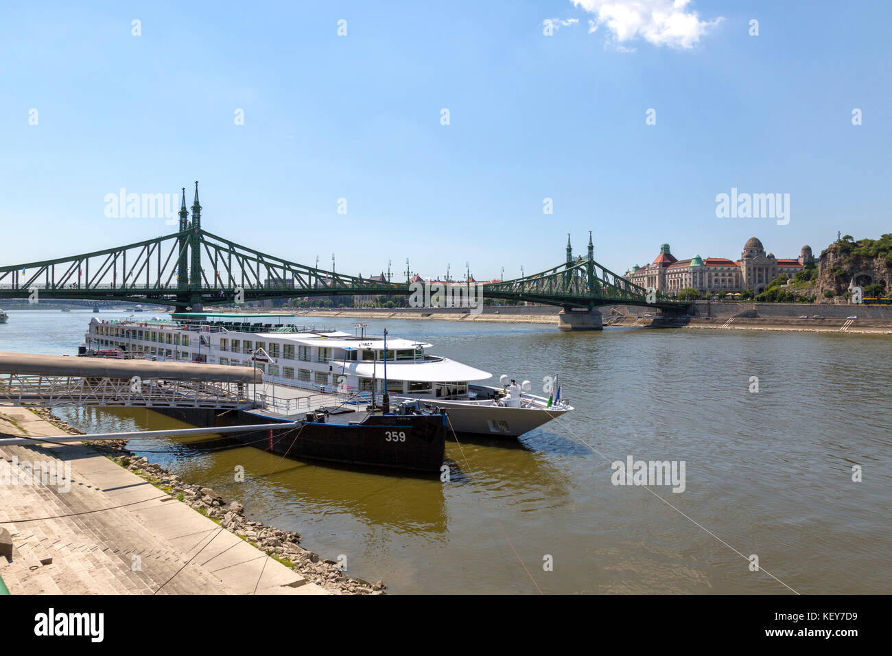 Elizabeth bridge in Budapest Hungary, connecting the Buda to the Pest ...