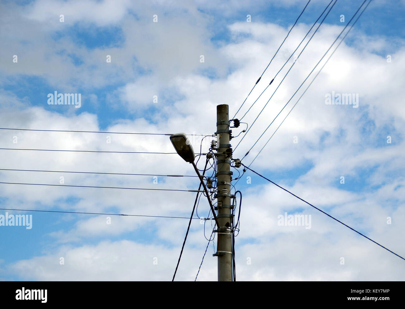 Street light power cable pole hi-res stock photography and images - Alamy