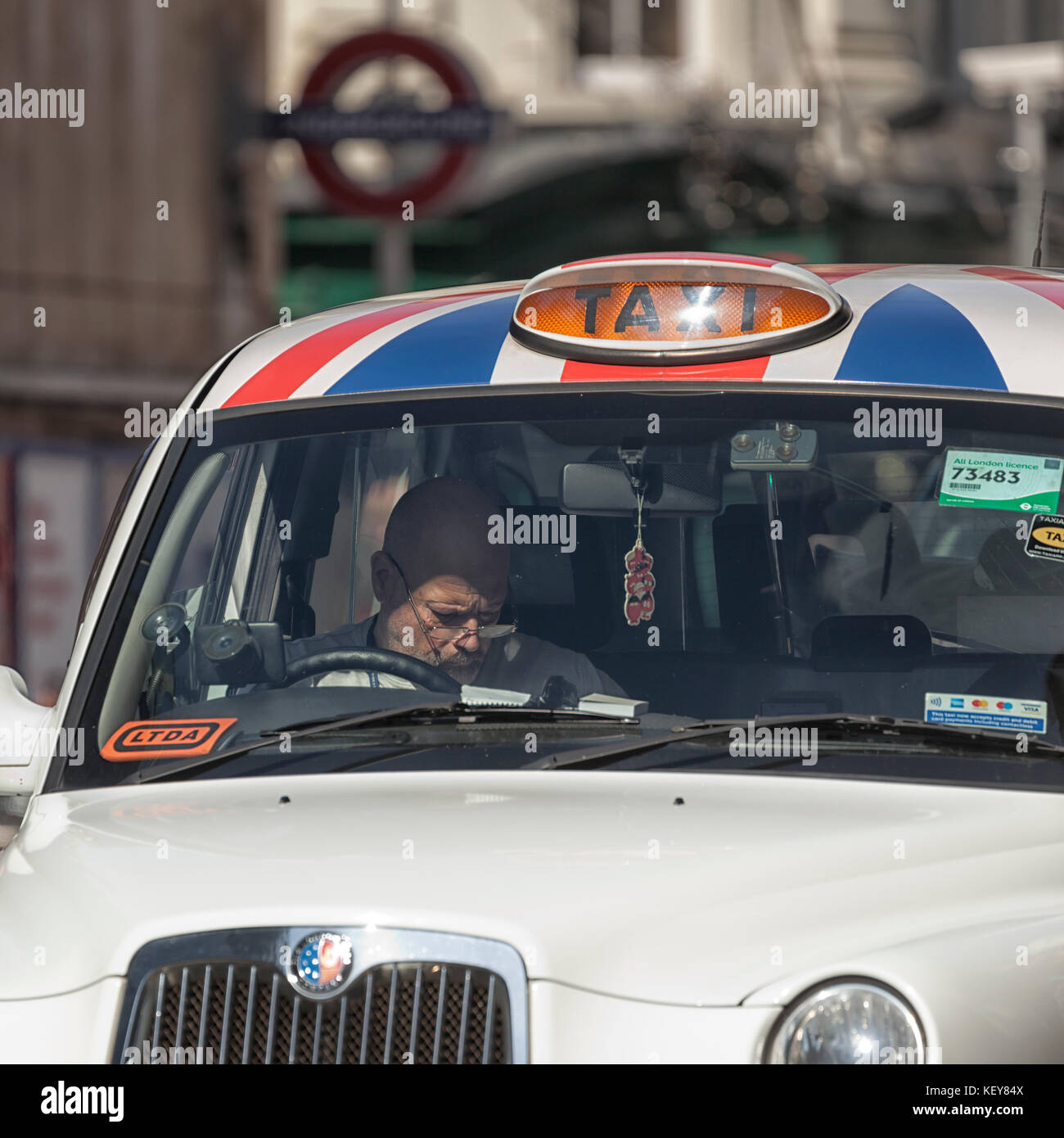 Licensed taxi uk hi-res stock photography and images - Alamy