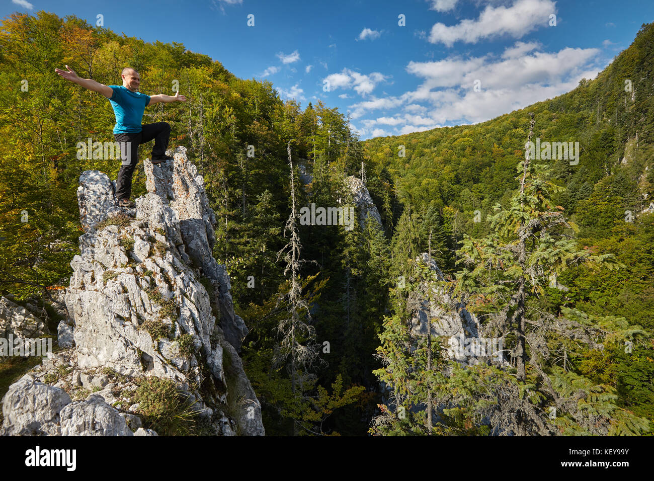 Happy man on the edge of a cliff, celebrating freedom Stock Photo - Alamy