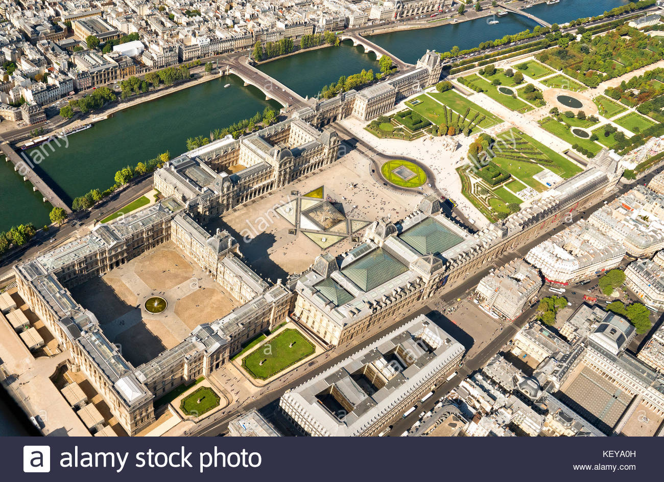 Aerial View Louvre Museum Paris Stock Photos & Aerial View Louvre ...