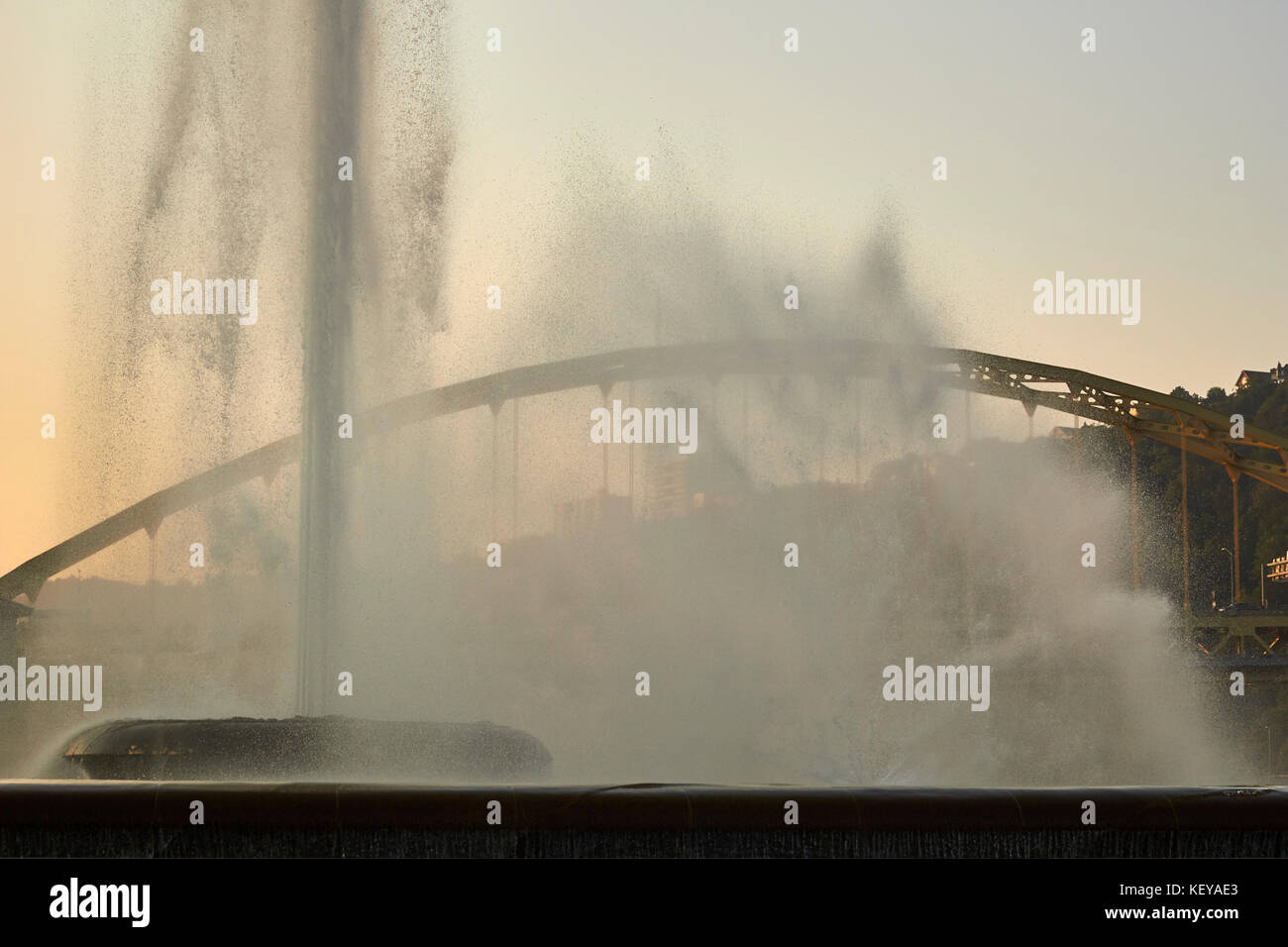 Point State Park Fountain at dawn, downtown Pittsburgh, Pennsylvania ...