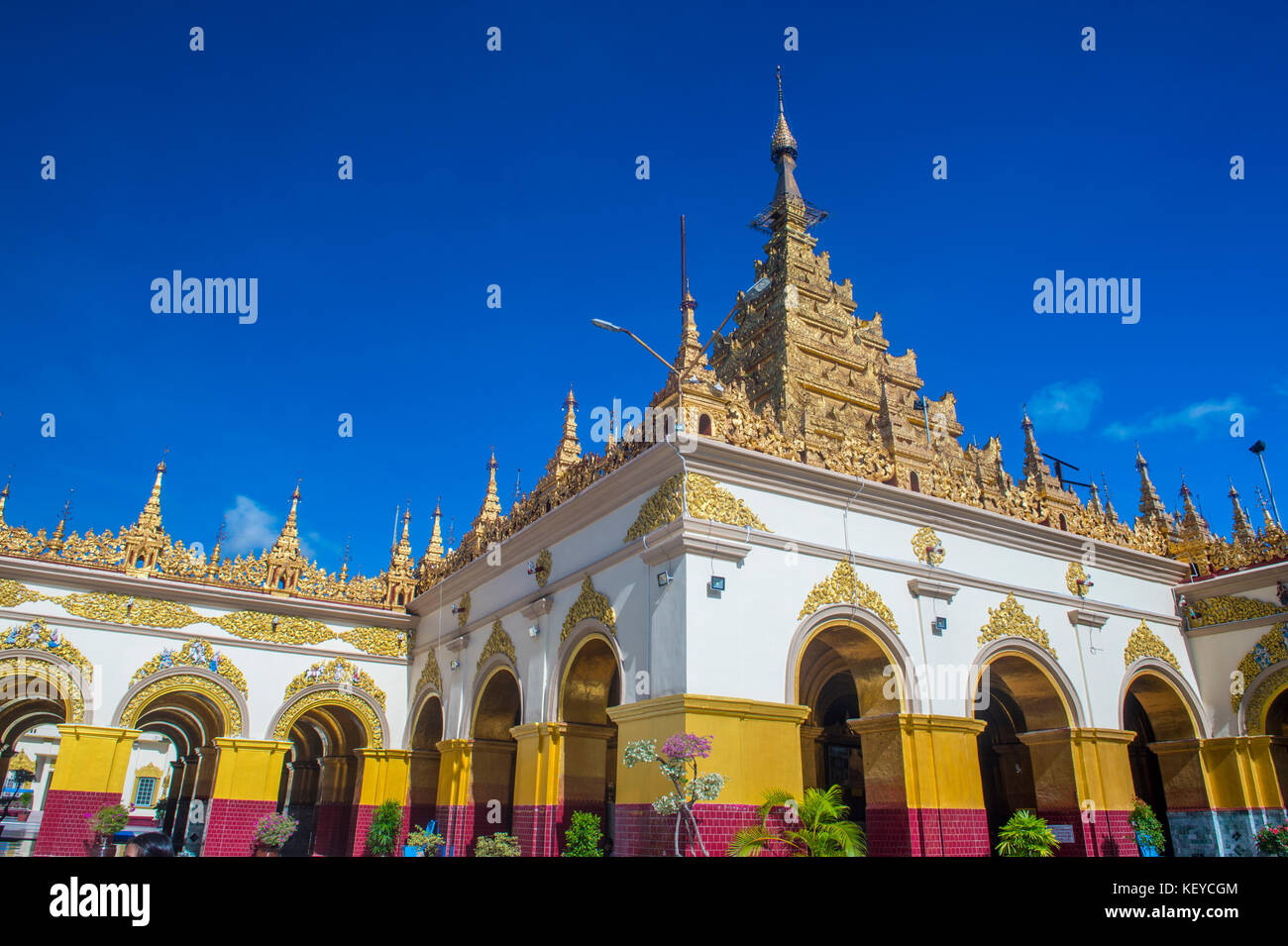 Mahamuni Pagoda in Mandalay, Myanmar Stock Photo - Alamy