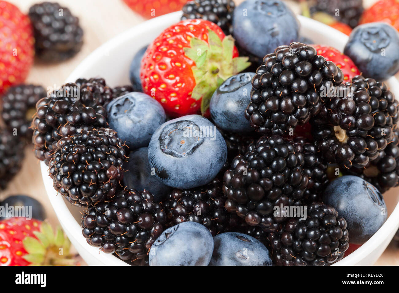 Bunch blueberry berries close hi-res stock photography and images - Alamy