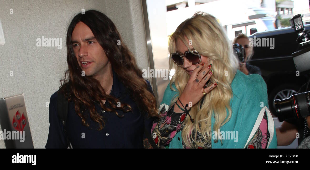 Kesha departs from the airport with her boyfriend Brad Ashenfelter ...