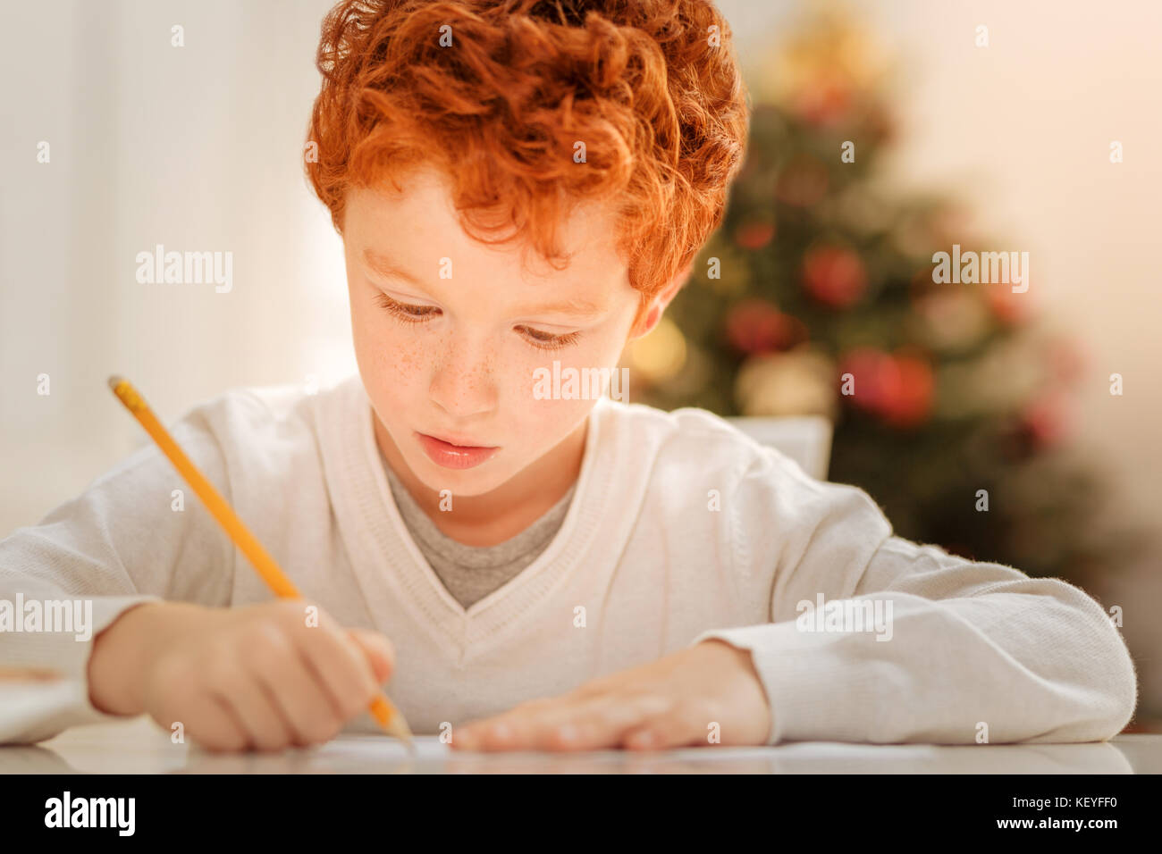 Children thinking hi-res stock photography and images - Alamy
