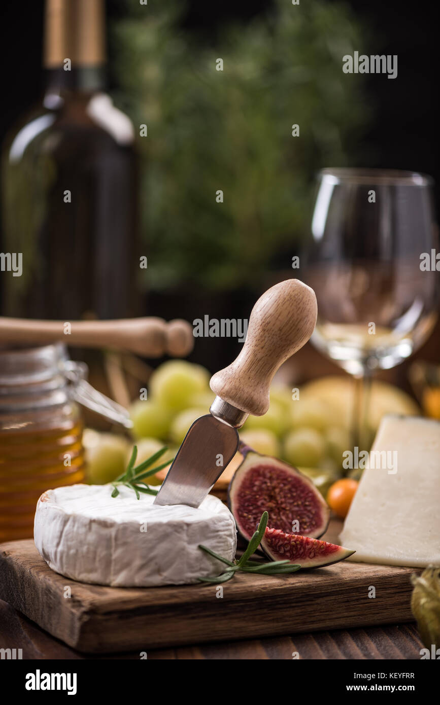 Fig and camembert hi-res stock photography and images - Alamy