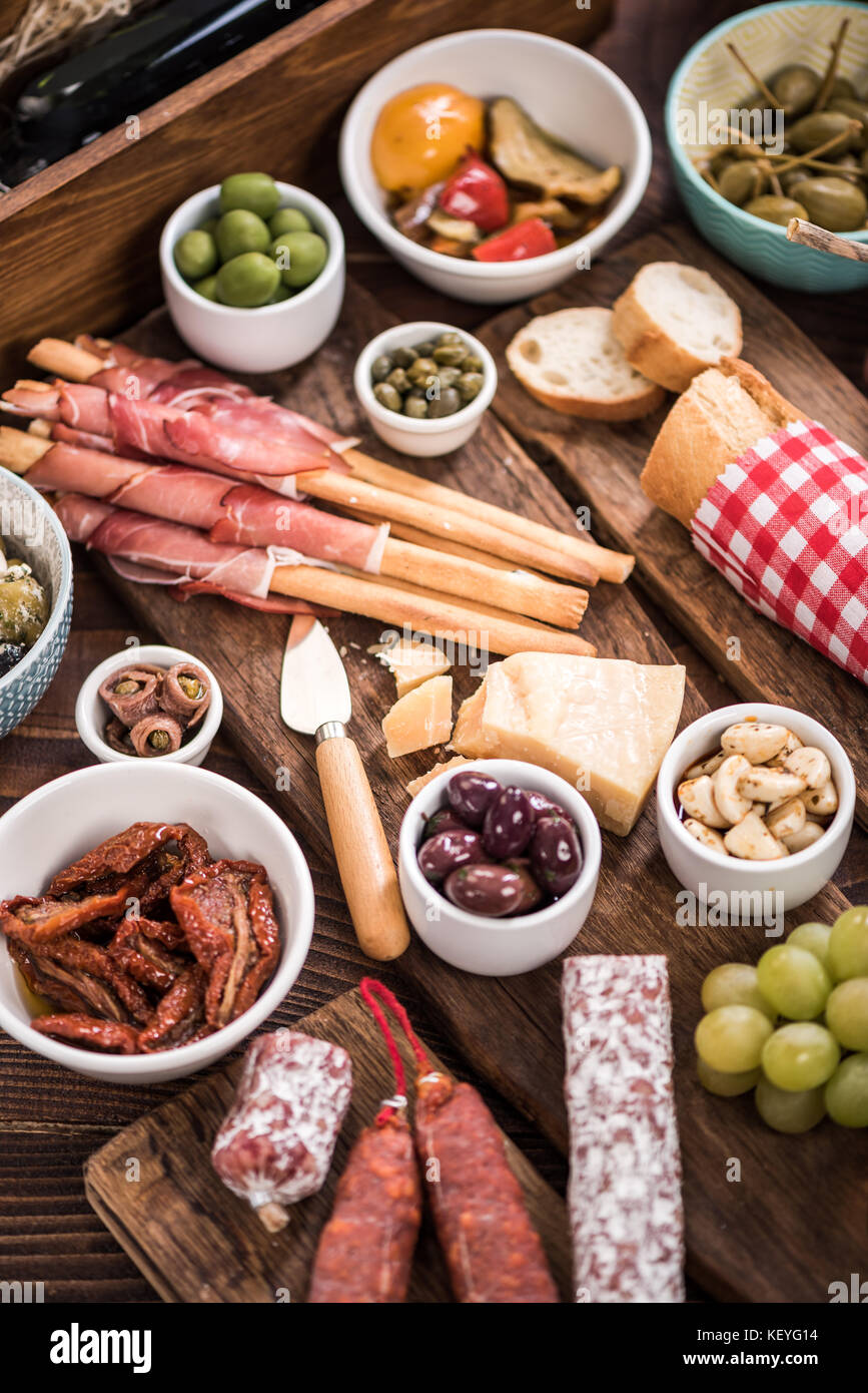 Tapas meal friends hi-res stock photography and images - Alamy