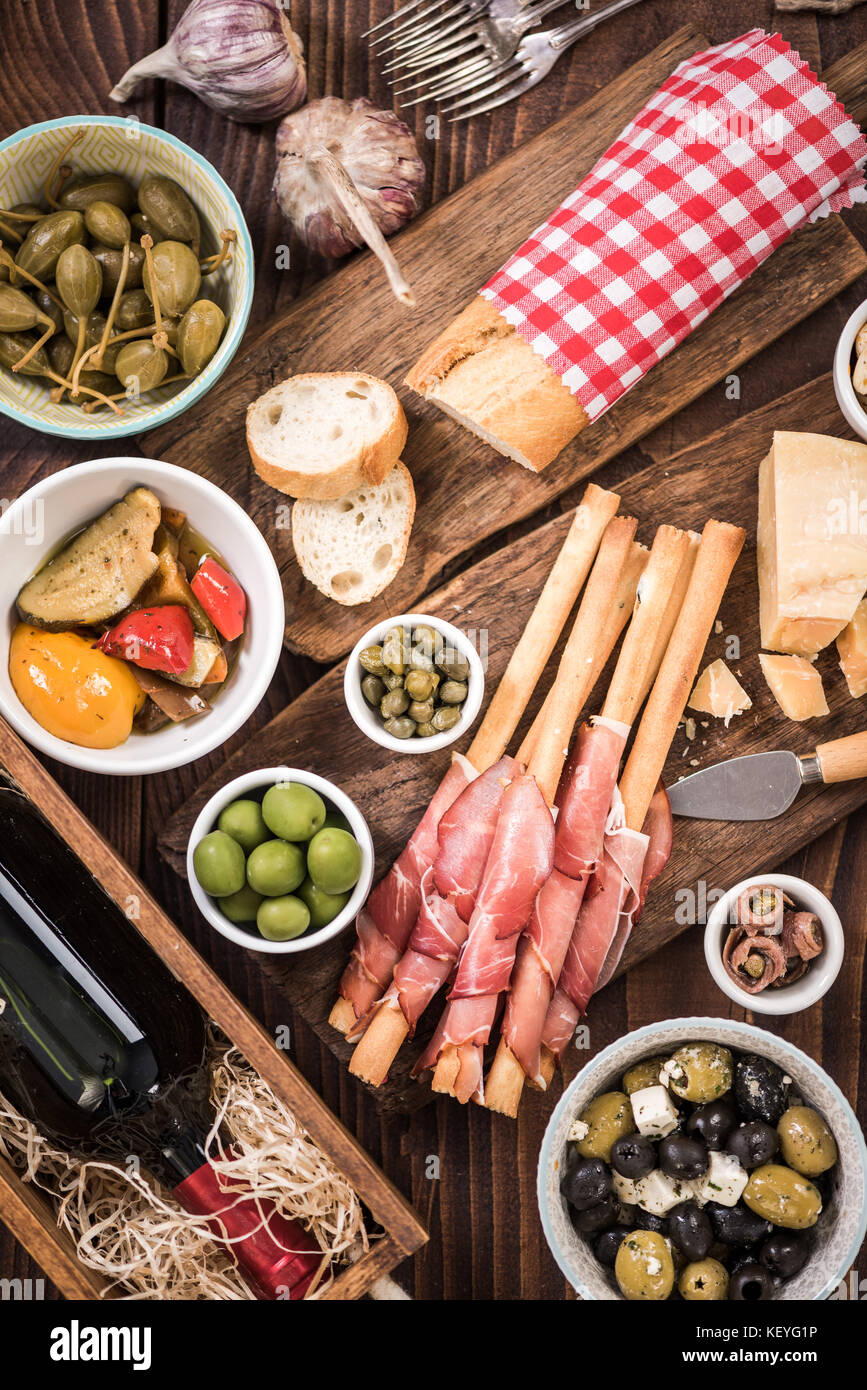 Sharing food platter hi-res stock photography and images - Alamy