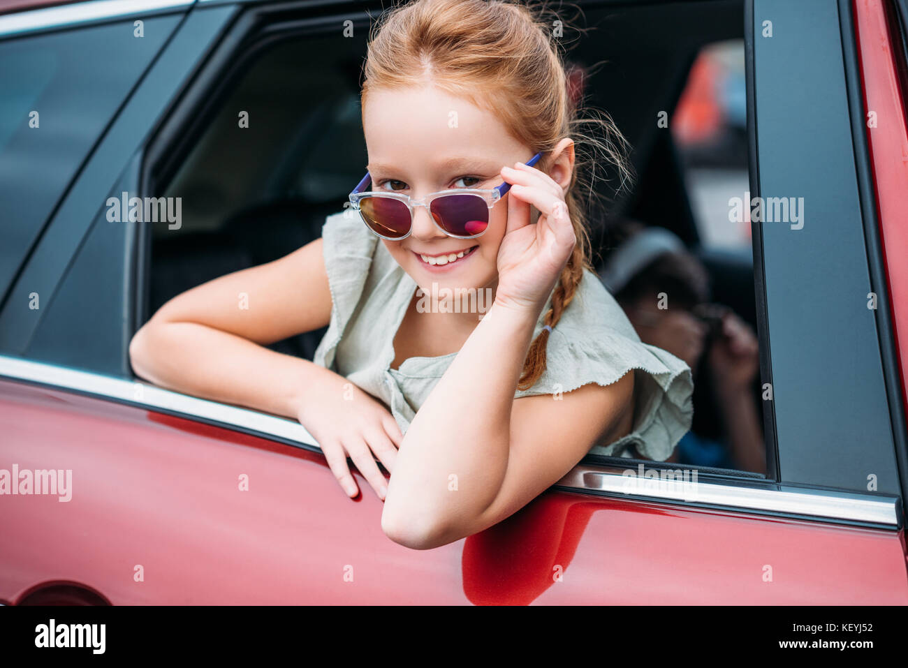 girl looking out car window Stock Photo - Alamy
