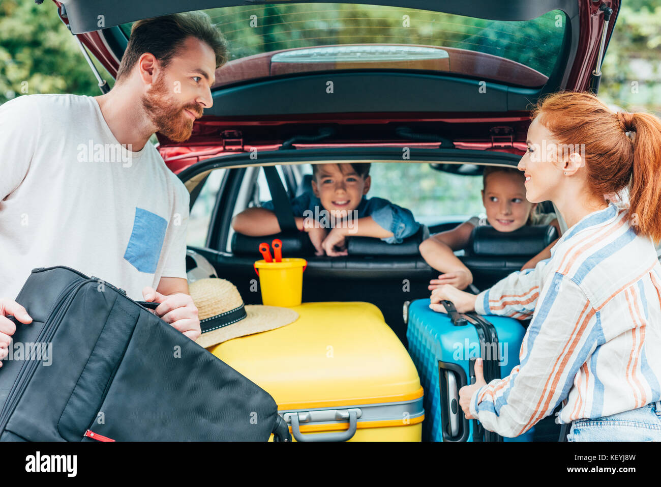 family packing luggage in trunk Stock Photo - Alamy