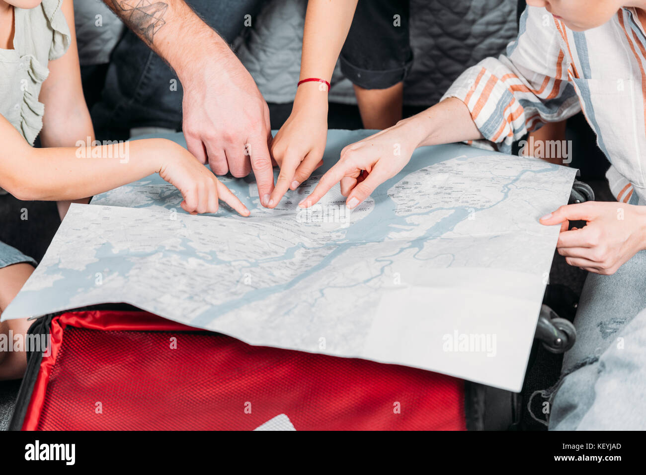 Kids Pointing At Map High Resolution Stock Photography and Images - Alamy