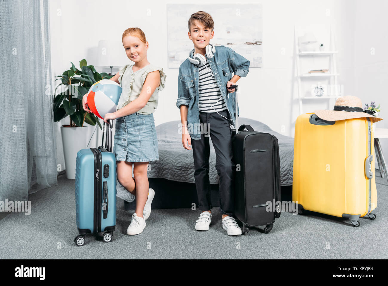 kids with suitcases for trip Stock Photo - Alamy