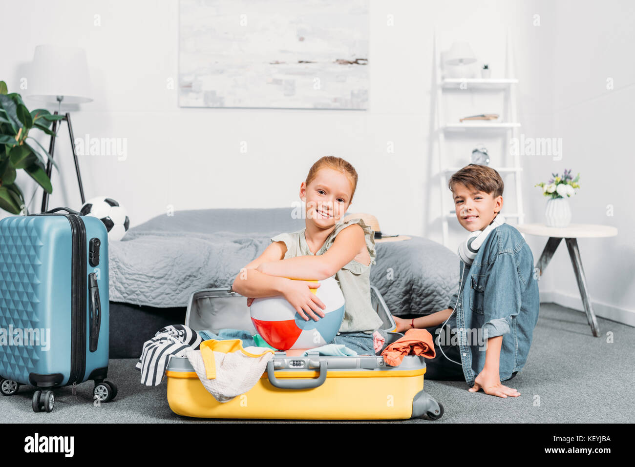 kids packing clothes for trip Stock Photo - Alamy