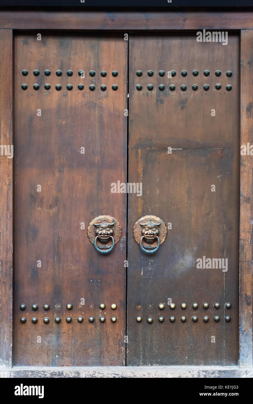 Traditional chinese door design door hi-res stock photography and ...