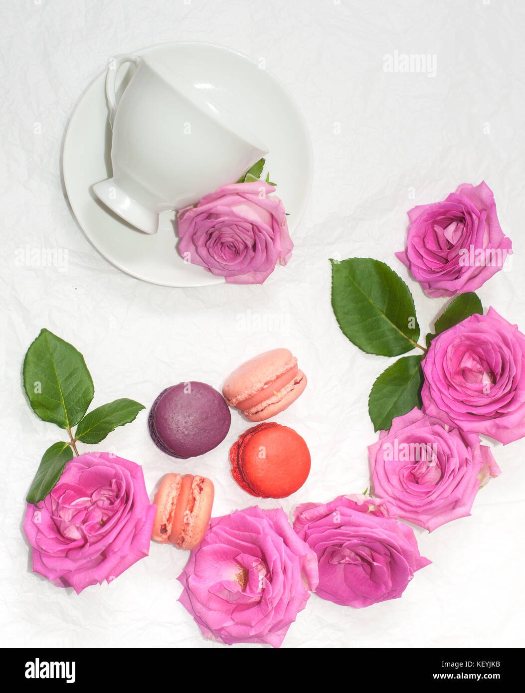White tea set macarons hi-res stock photography and images - Alamy