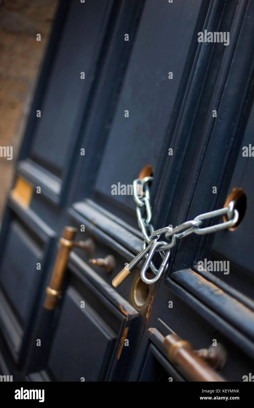 Chains and padlock on a wooden door Stock Photo - Alamy