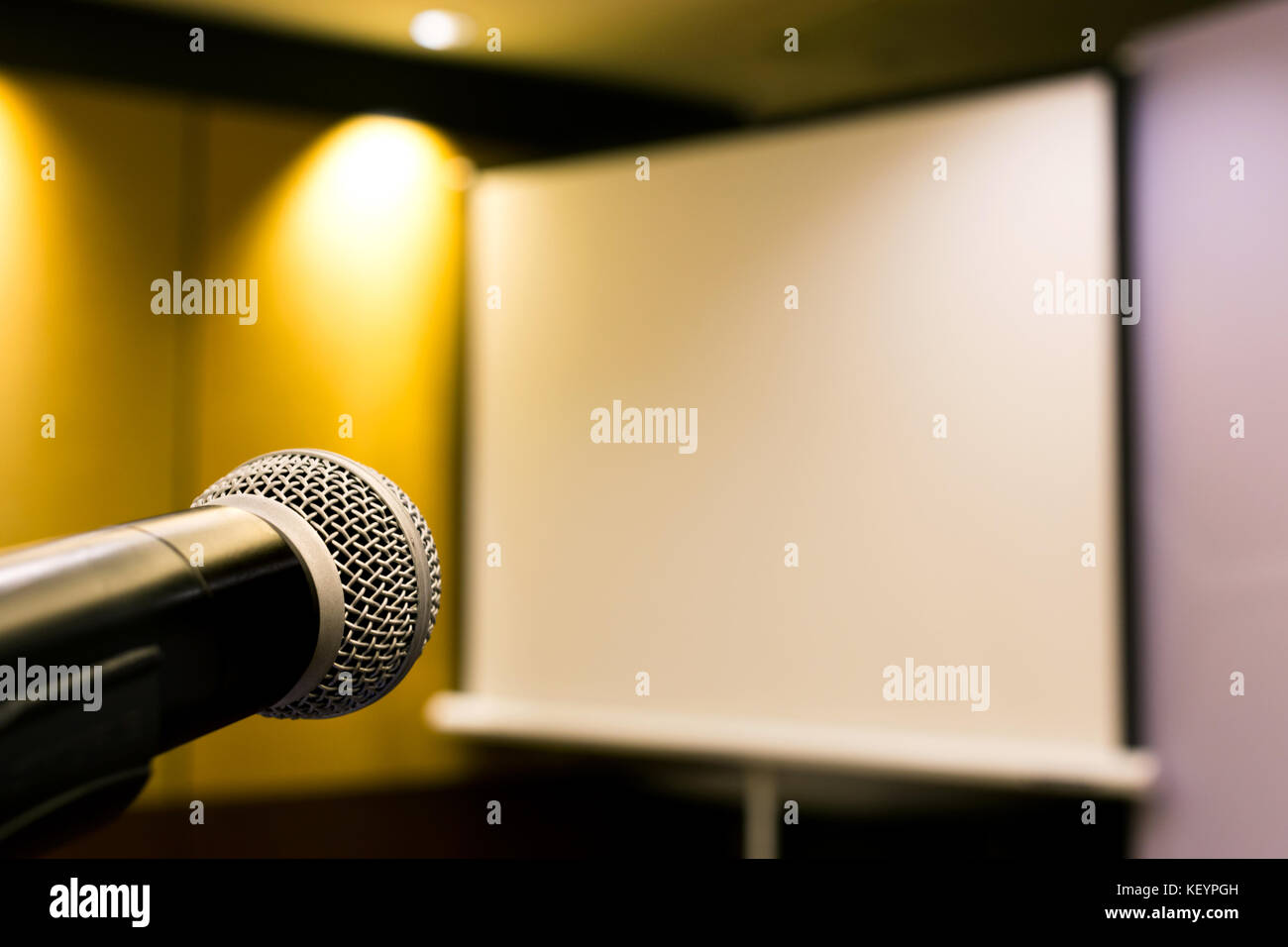 Presentation projector speech hi-res stock photography and images - Alamy