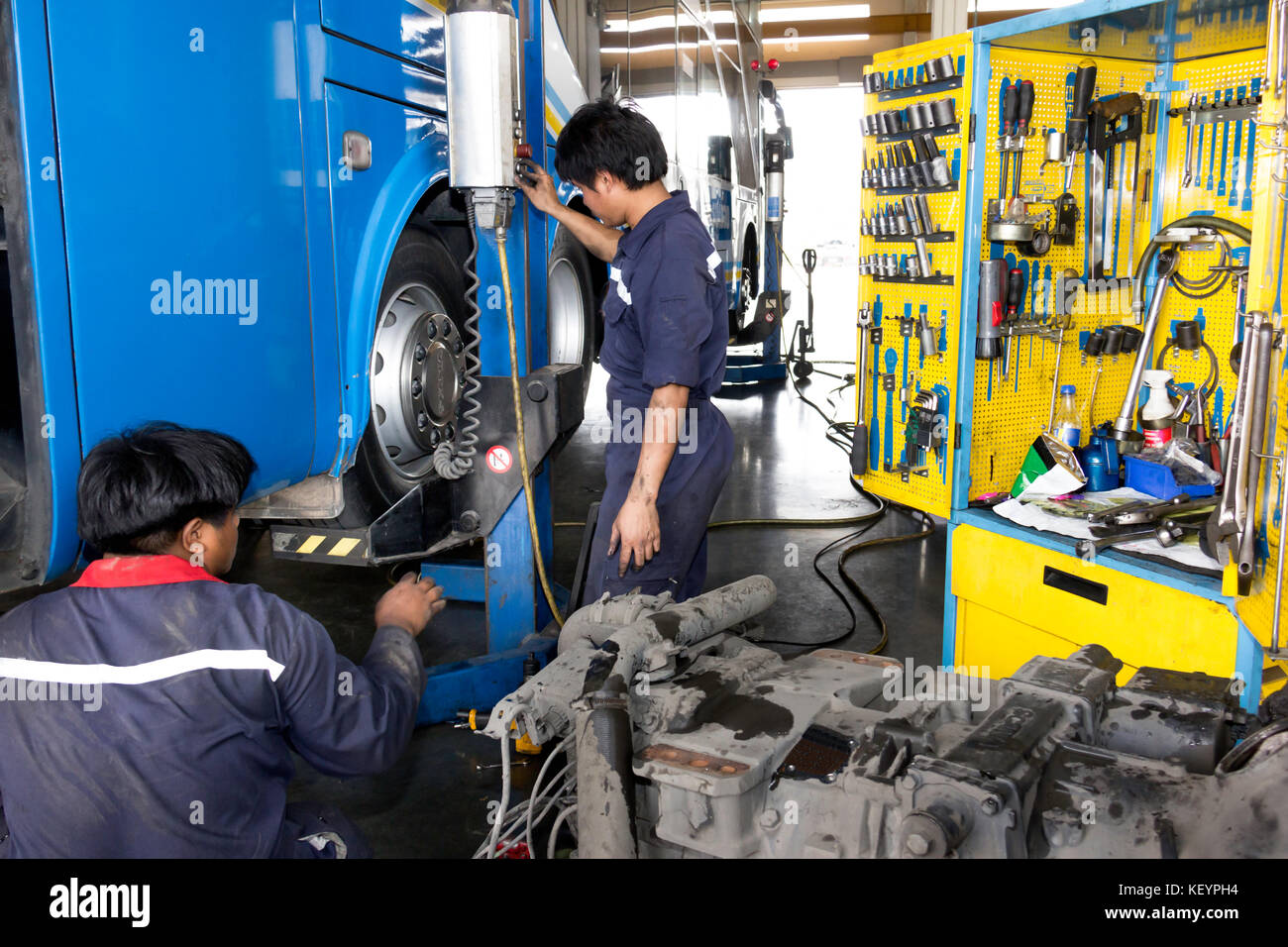 Bus Maintenance Workshop Stock Photos & Bus Maintenance Workshop Stock ...