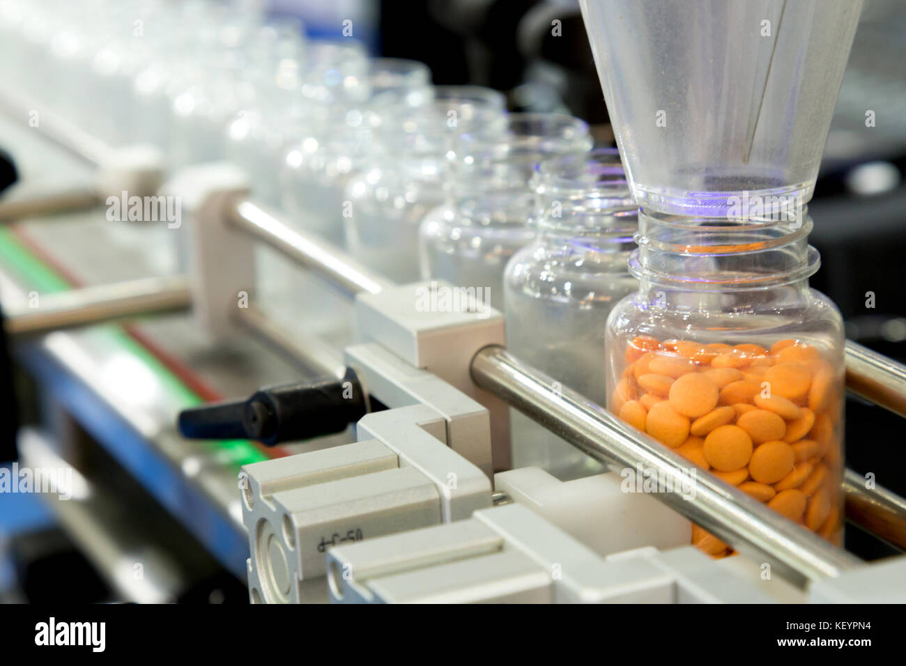 Pharmaceutical production line hi-res stock photography and images - Alamy