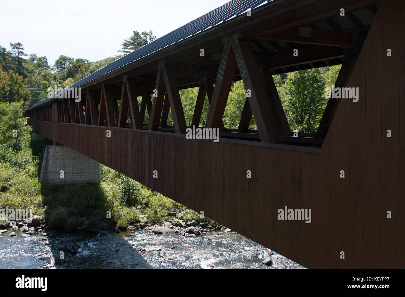 Bridge [river crossing] stream hi-res stock photography and images - Alamy