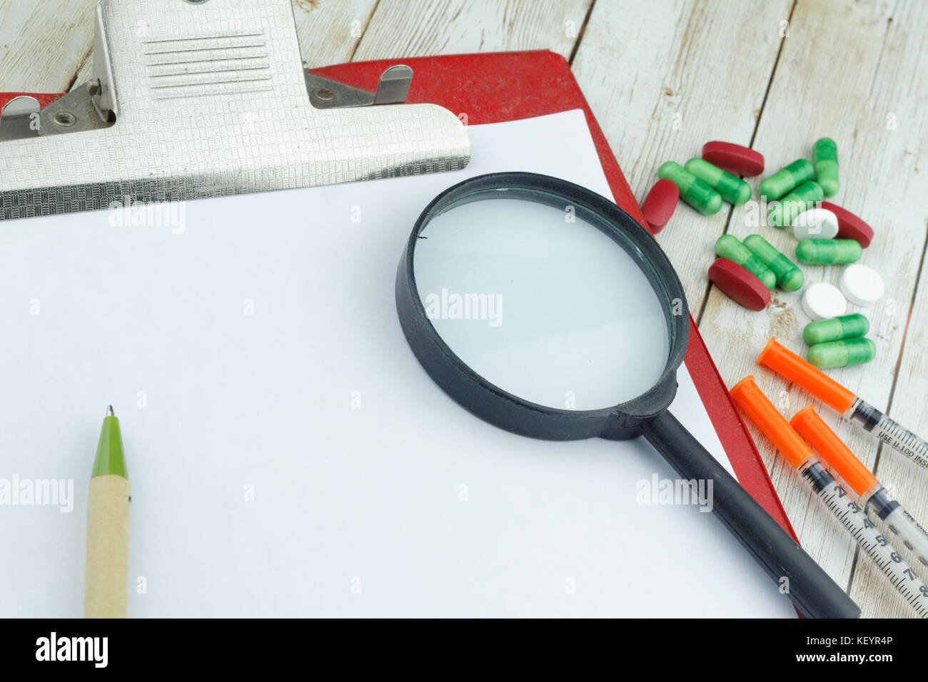 Nurse magnifying glass hi-res stock photography and images - Alamy