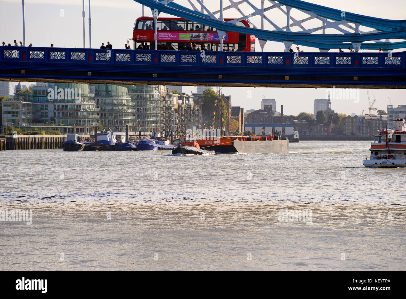 Tug tower bridge hi-res stock photography and images - Alamy