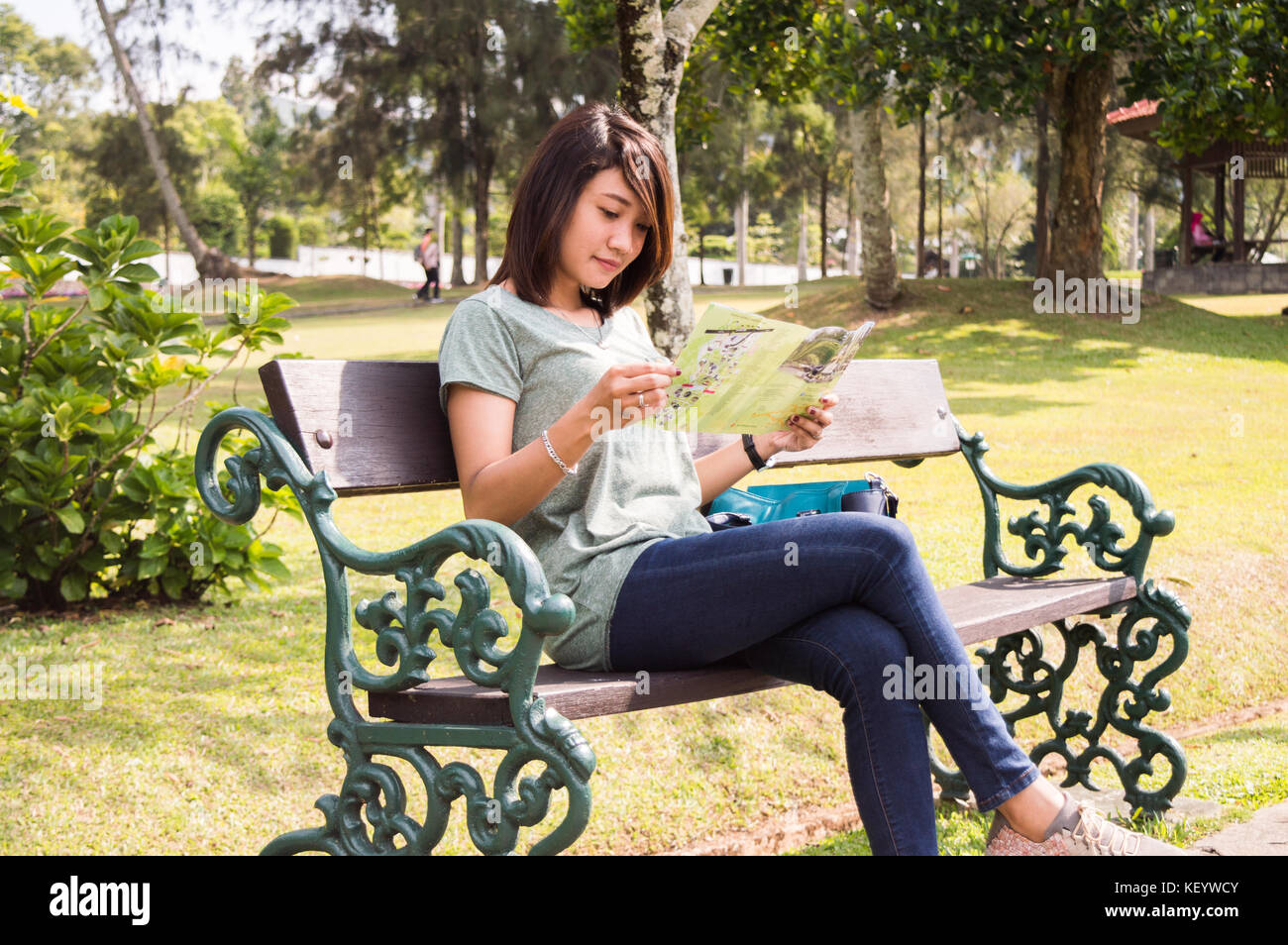 Asian girl reading hi-res stock photography and images - Alamy