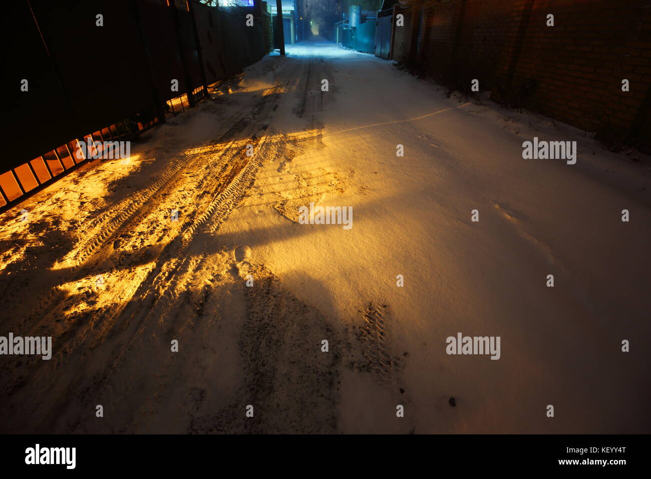 Suburban road hi-res stock photography and images - Alamy