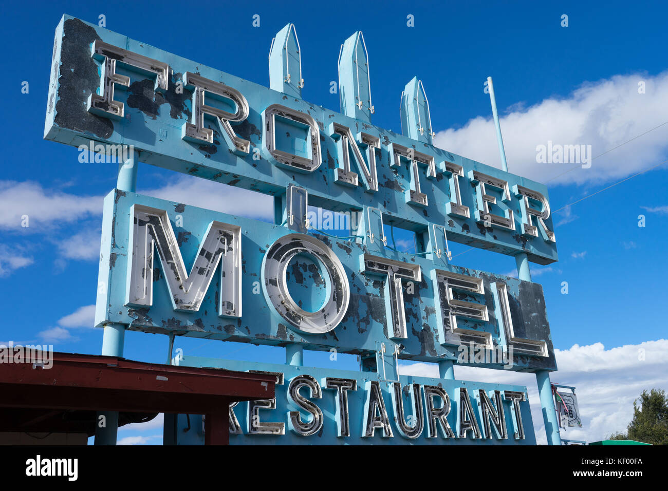 Vintage motel sign hi-res stock photography and images - Alamy
