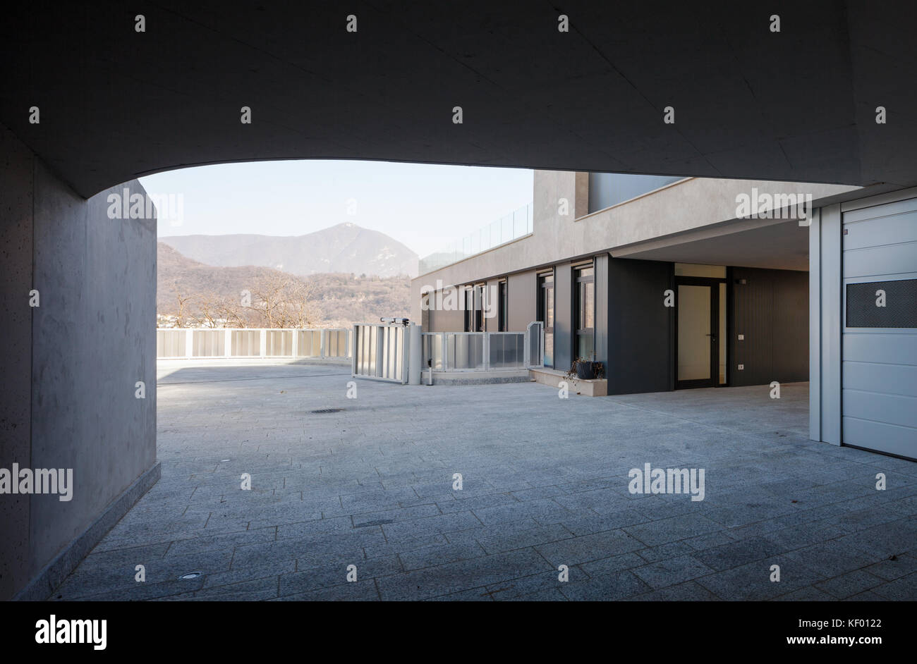 Garage, box of a modern house. Nobody around Stock Photo - Alamy