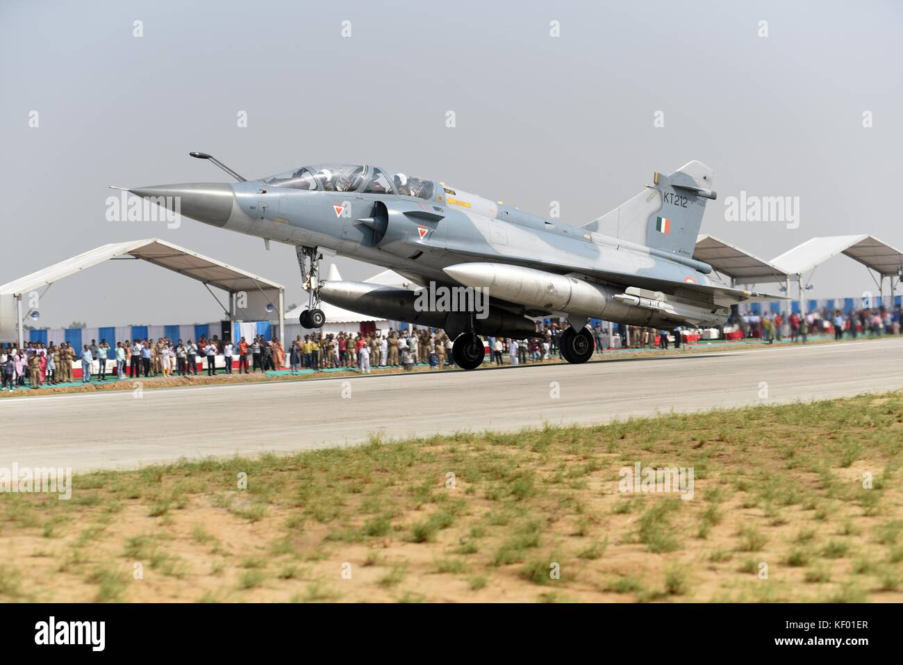 Unnao, India. 24th Oct, 2017. An Indian Air Force (IAF) Sukhoi Su-30 ...