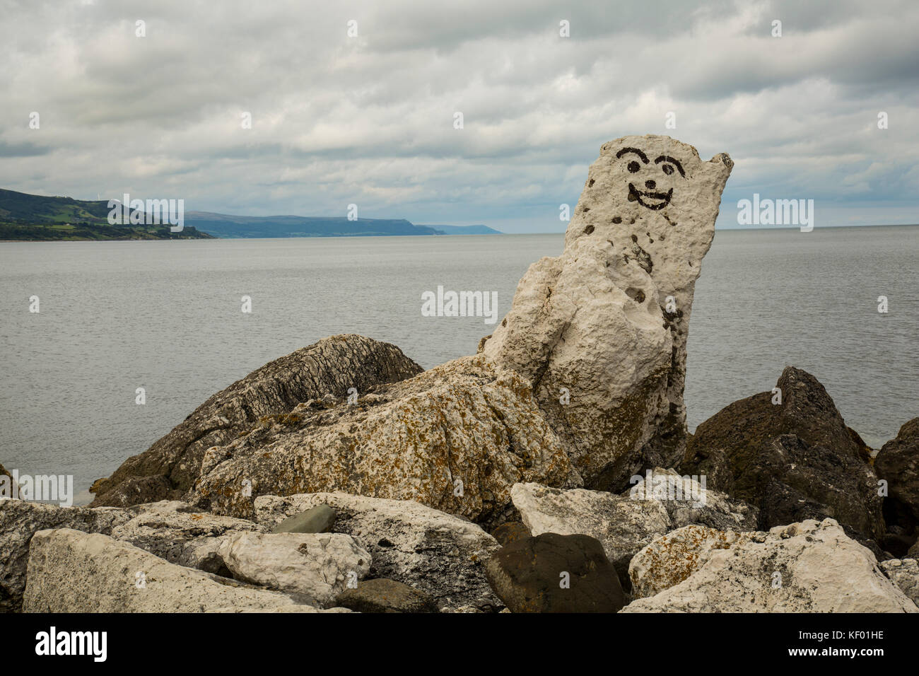 Smiley face painted on rock hi-res stock photography and images - Alamy