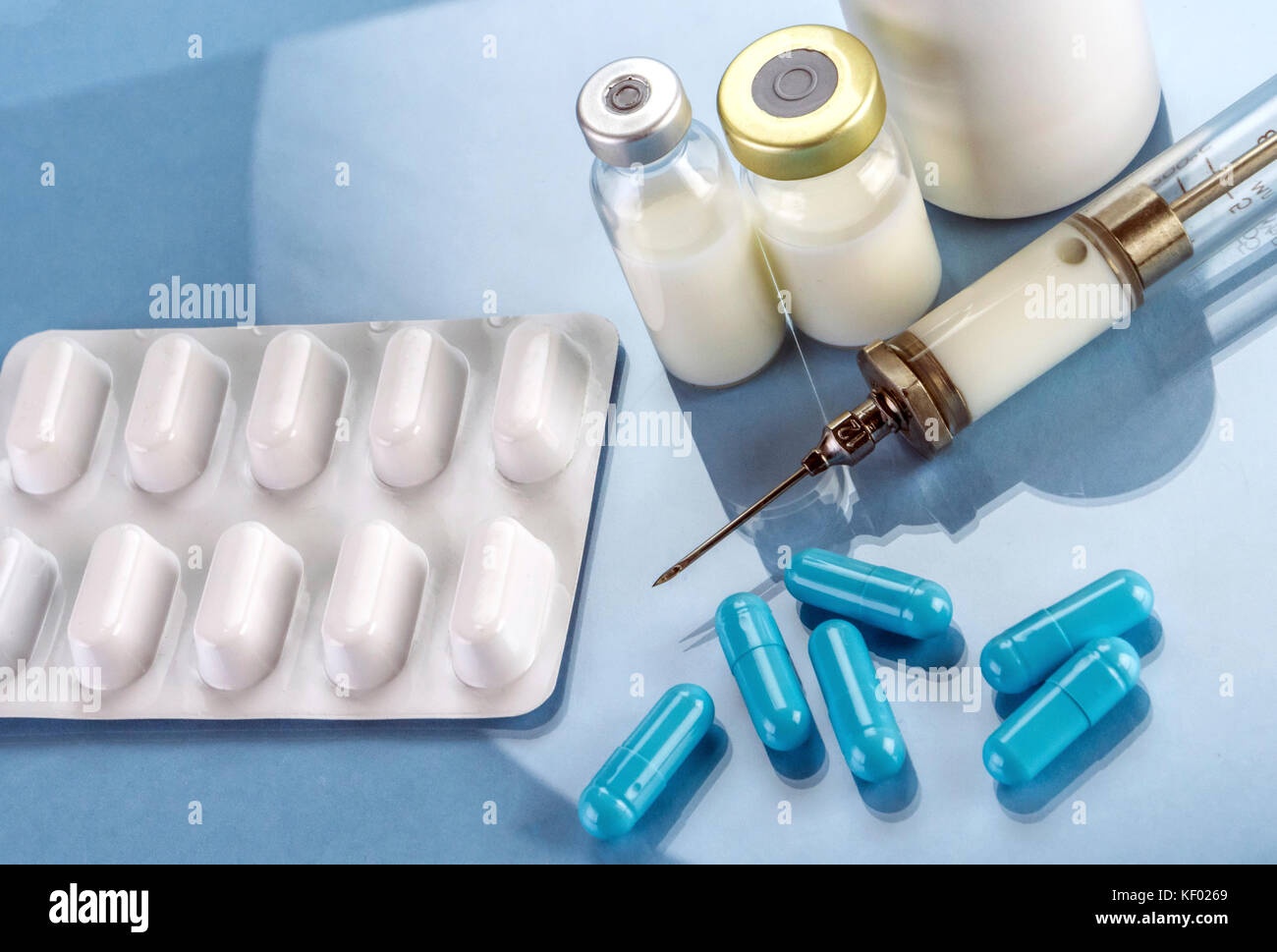 Tablets injection hi-res stock photography and images - Alamy
